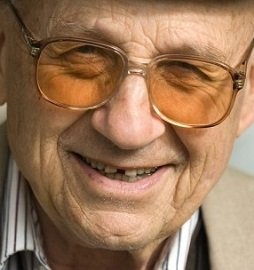 Walter Kohn : Awards | Carnegie Corporation of New York